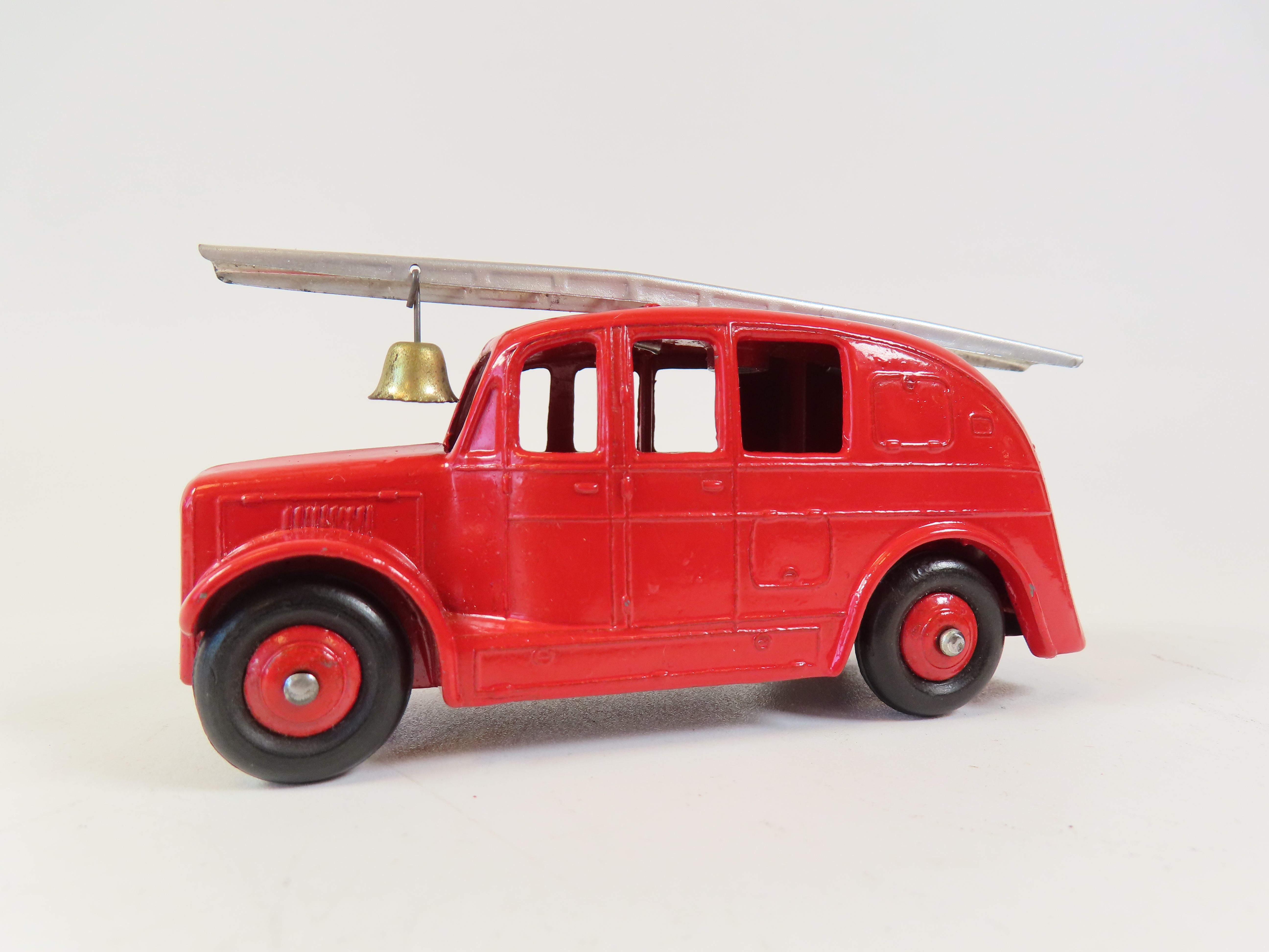 Dinky 250 Streamlined Fire Engine, Very Near Mint! – Andrew Clark Models