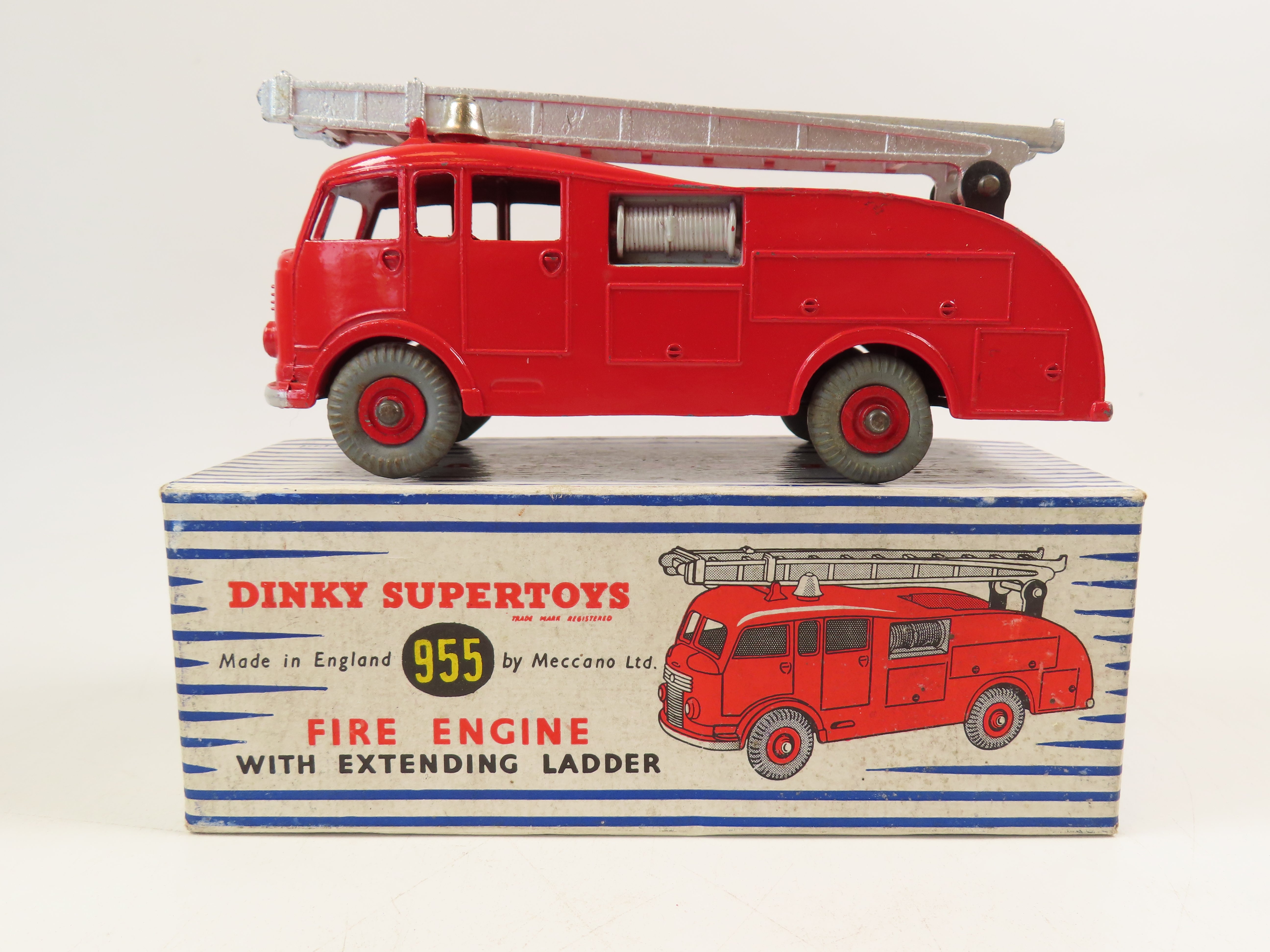 Dinky No.955 Fire Engine with Extending Ladder, Very Near Mint/Boxed ...